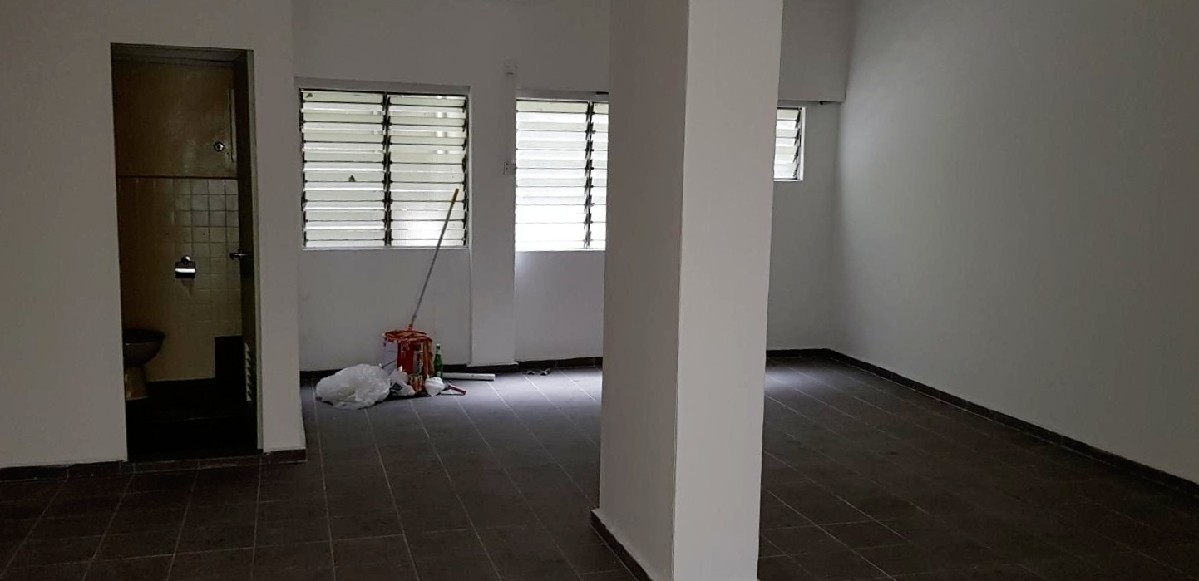 Hong Lim Complex Office For Rent, $3,600517 sqft $6.96 psf