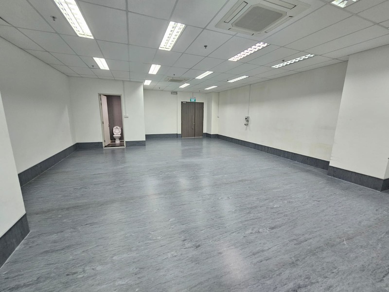 CT Hub Light Industrial (B1) For Rent, $4,600990 sqft $4.65 psf