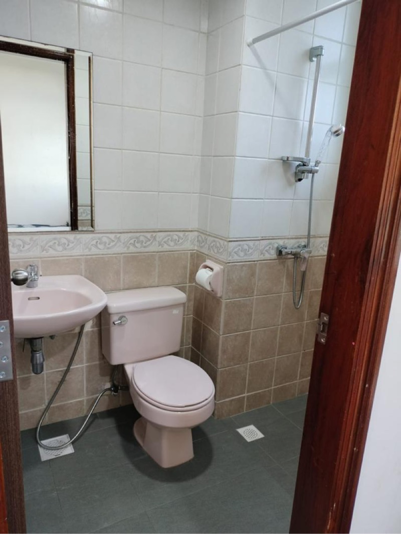 Pinetree Condo Condominium Room Rental, $1,300, 1 Bed 150 sqft $8.67 psf